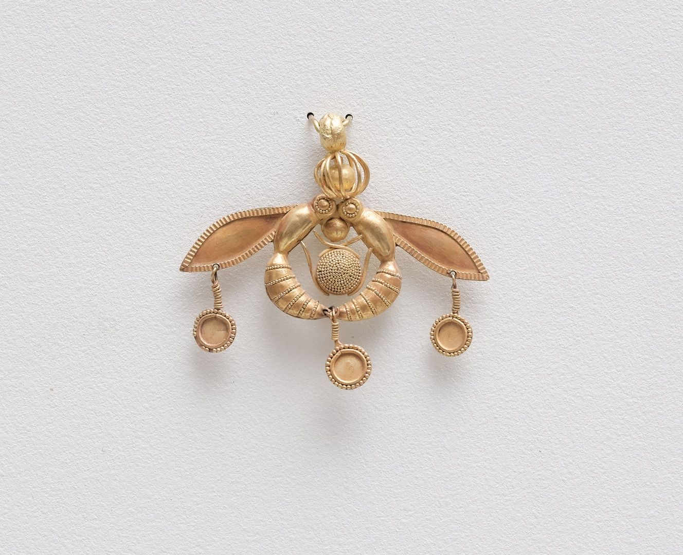 The Gorgeous Jewelry of the Malia Bee Pendant - Blog Alexander Beach